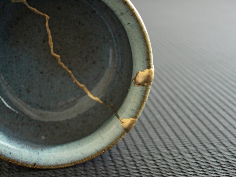 Embracing Imperfection: Kintsugi, the Art of Golden Repair - Japanese Language and Purchasing ...